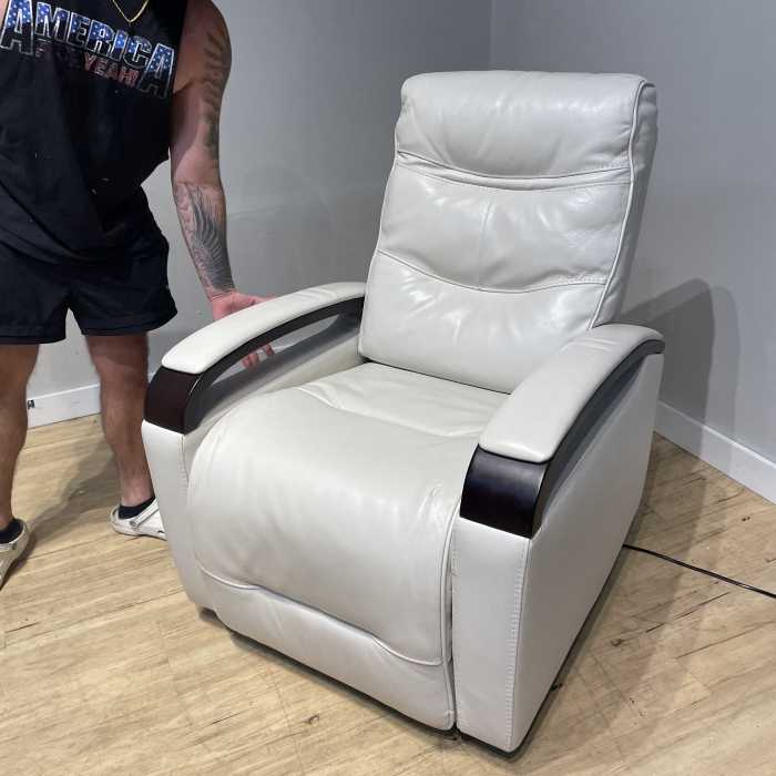 Power, Manual, Electric Recliners & Chairs Furniture Store in Deerfield ...